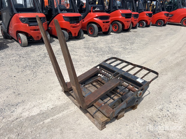 Manitou Forks Holder Plate w/Forks | Ritchie Bros. Auctioneers