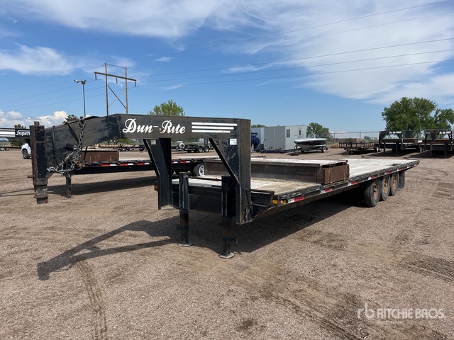 2000 Dun-Rite 30 ft Tri/A Gooseneck Flatbed Trailer | Ritchie Bros ...