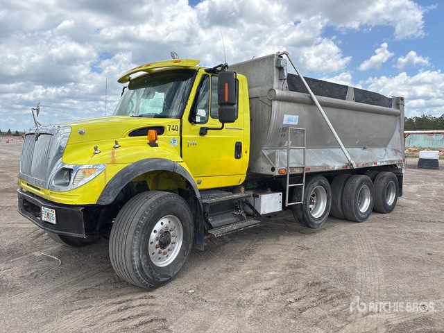 2005 International 7600 8x4 Tri/A Dump Truck | Ritchie Bros. Auctioneers