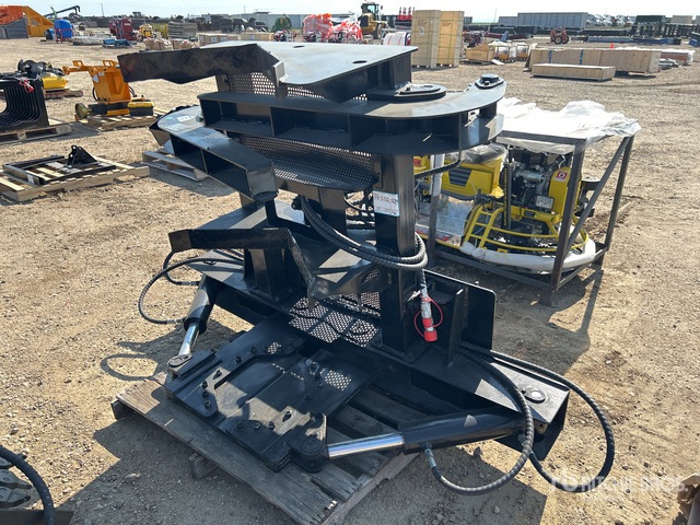 GIYI 29 in Skid Steer Tree Shear (Unused) | Ritchie Bros. Auctioneers