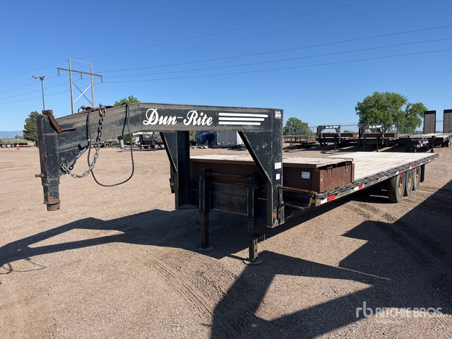 2000 Dun-Rite 30 ft Tri/A Gooseneck Equipment Trailer | Ritchie Bros ...