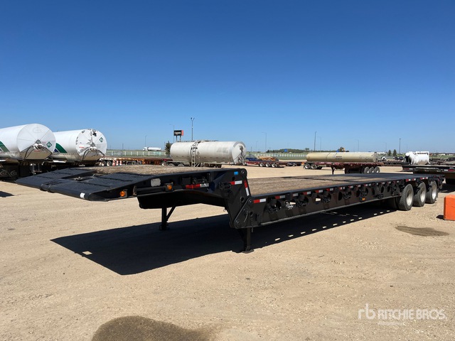 2013 Doepker 40 ton 46 ft Tri/A Folding Neck Trailer | Ritchie Bros ...