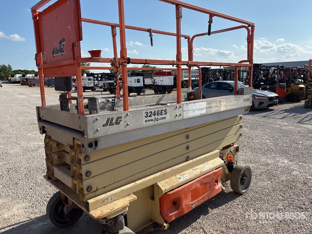 2014 JLG 3246ES Electric Scissor Lift | Ritchie Bros. Auctioneers