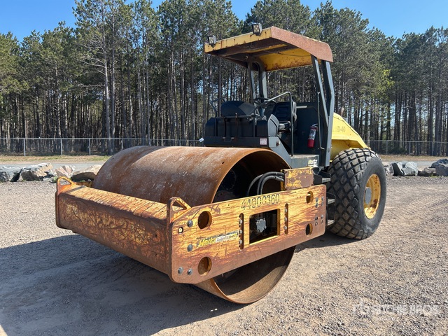 2007 Bomag BW211D-40 Smooth Drum Compactor | Ritchie Bros. Auctioneers