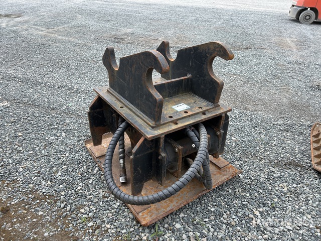 Ho-Pac 36 in Q/C Excavator Plate Compactor | Ritchie Bros. Auctioneers