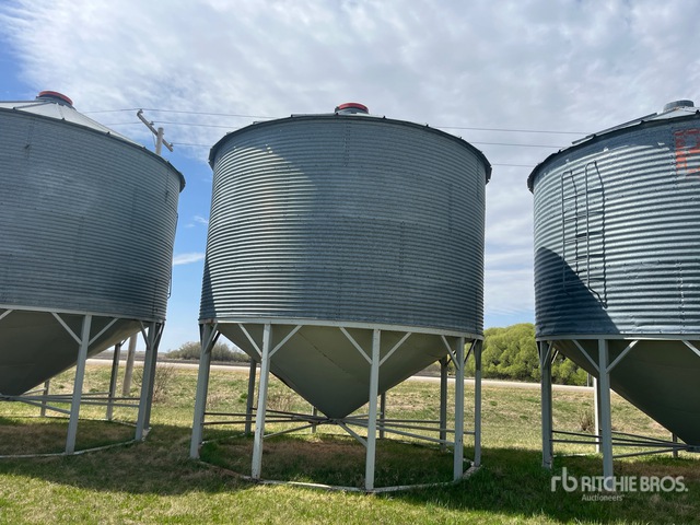 Butler +/- 3000 bu 4 Ring Hopper Grain Bin | Ritchie Bros. Auctioneers