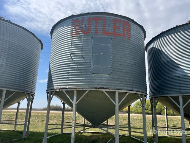 Butler +/- 3000 bu 3 Ring Hopper Grain Bin | Ritchie Bros. Auctioneers