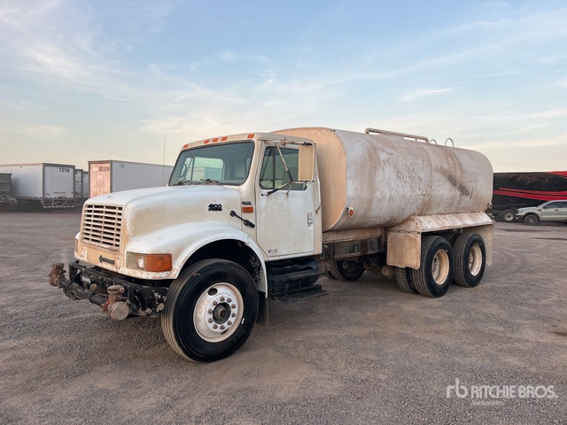 2000 International 4900 4000 gal 6x4 Water Truck | Ritchie Bros. Auctioneers