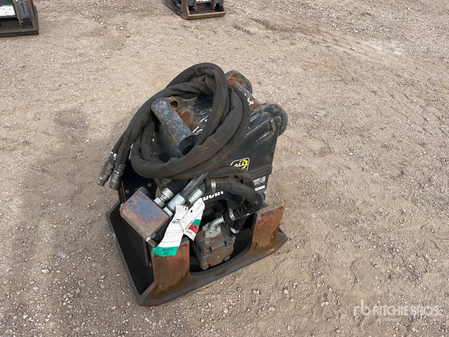 Bobcat PCF34 24 in Mini Excavator Vibratory Plate Compactor | Ritchie ...