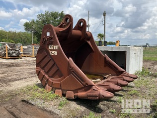 XHD 84 in Digging Excavator Bucket - Fits Komatsu PC1250 in Orlando ...