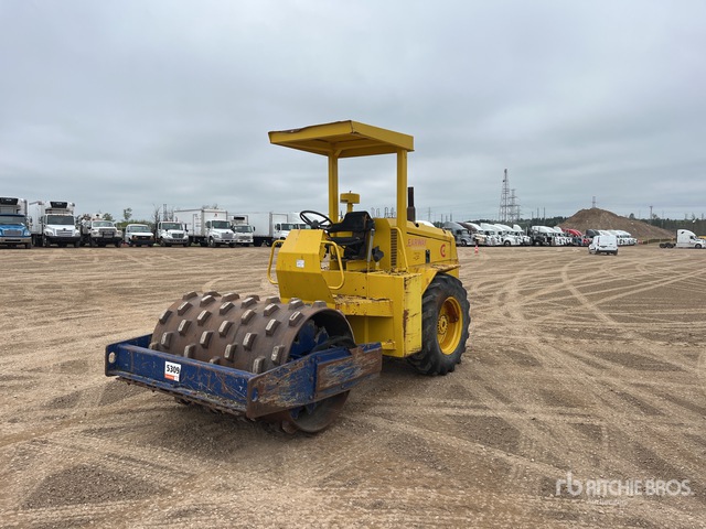 Champion 600P Padfoot Drum Compactor | Ritchie Bros. Auctioneers