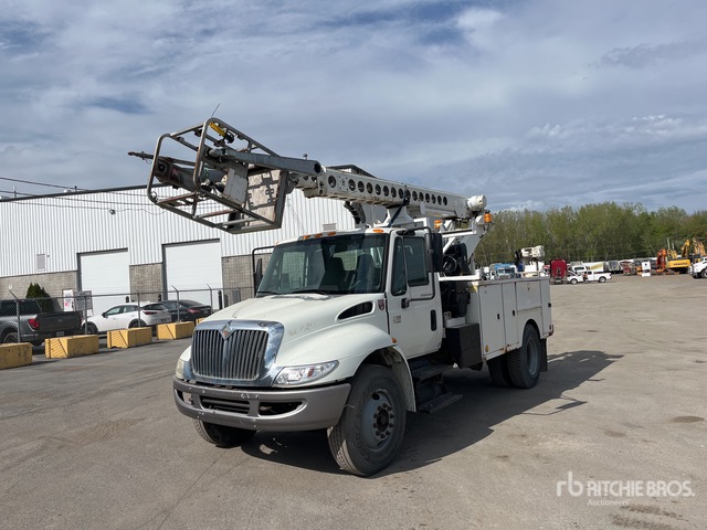 Altec T 40C 40 ft on 2006 International 4300SBA 4x2 Cable Placer Bucket Truck | Ritchie Bros ...