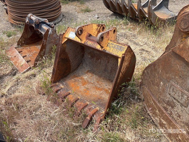 42 in Digging Backhoe Rear Bucket - Fits Case 580 | Ritchie Bros ...