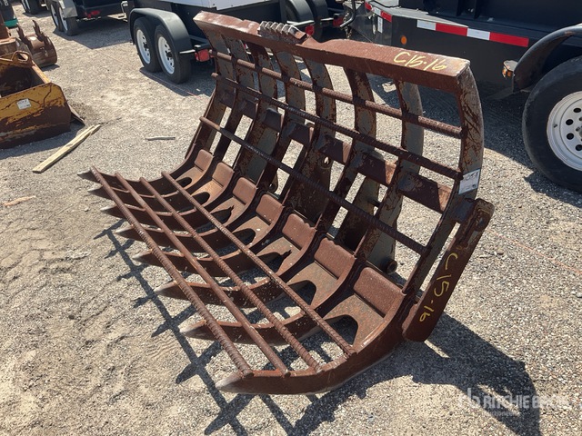 Pemberton 82 in Skeleton Wheel Loader Rake | Ritchie Bros. Auctioneers