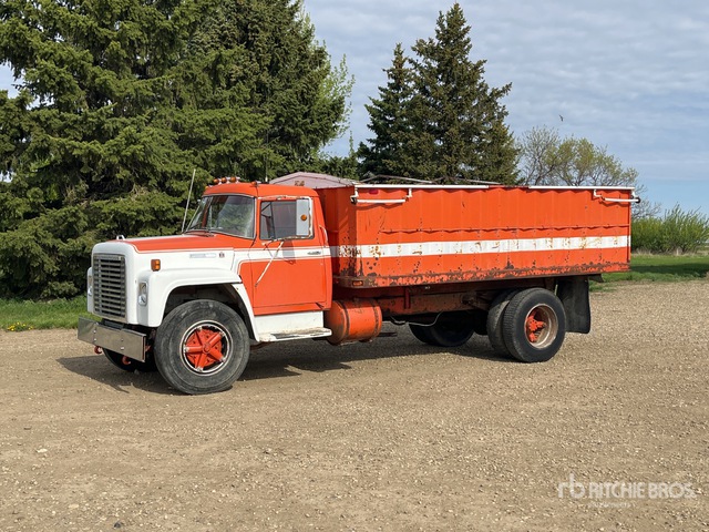 International Loadstar 1700 4x2 Grain Truck | Ritchie Bros. Auctioneers