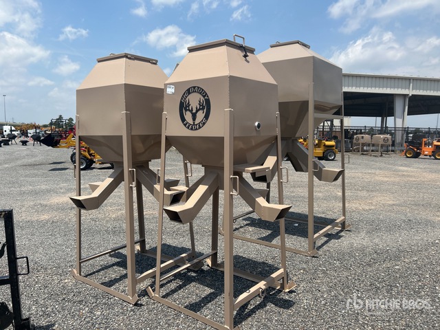 Big Daddy 700 lb Corn Deer Feeder (Unused) | Ritchie Bros. Auctioneers