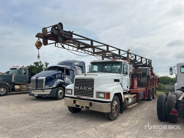 2001 Mack CH613 6x4 Work Over Rig (Inoperable) | Ritchie Bros. Auctioneers