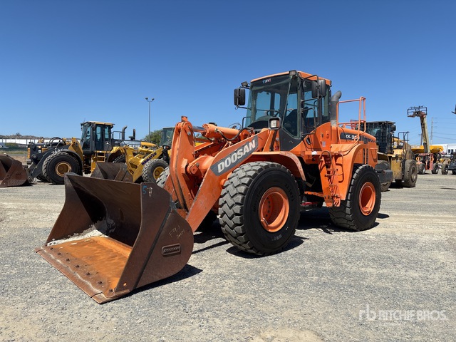 2013 Doosan DL300-5 Wheel Loader | Ritchie Bros. Auctioneers
