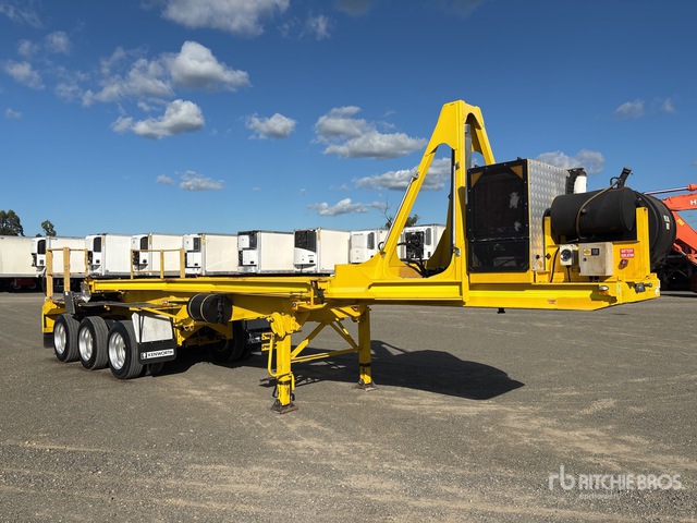 2012 Rhino 6 m Tri/A Tipping Container Trailer | Ritchie Bros. Auctioneers