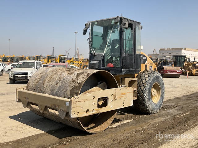 2013 Cat CS-533E Smooth Drum Compactor | Ritchie Bros. Auctioneers