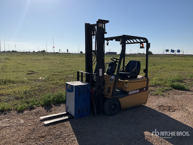2004 Cat EP16KT Electric Forklift | Ritchie Bros. Auctioneers