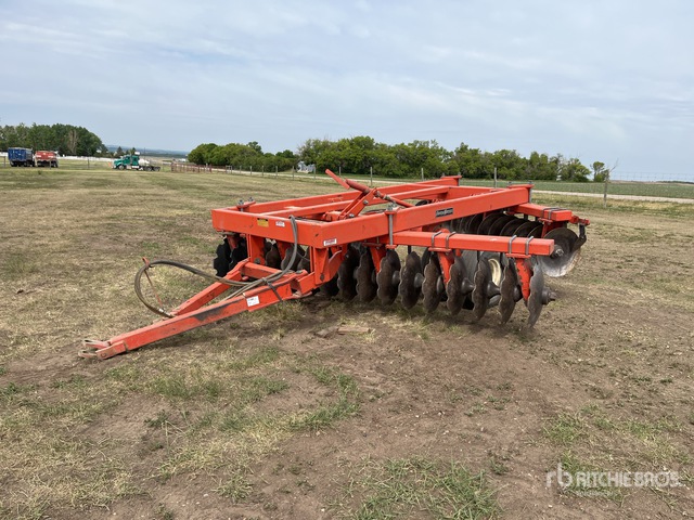 Hutch Master RPS Series 12 12 ft Offset Disc | Ritchie Bros. Auctioneers