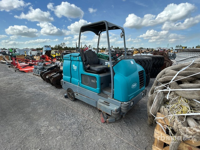2007 Tennant T20 Ride-On Floor Scrubber | Ritchie Bros. Auctioneers
