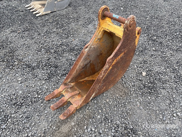 12 in Backhoe Rear Bucket | Ritchie Bros. Auctioneers