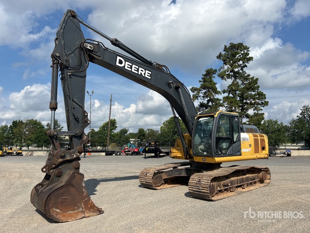 2015 John Deere 250G LC Tracked Excavator | Ritchie Bros. Auctioneers