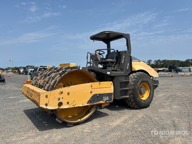 2014 Volvo SD115 Smooth Drum Compactor | Ritchie Bros. Auctioneers
