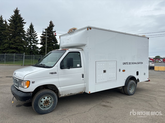 2001 Ford E-450 4x2 Utility Truck (Inoperable) | Ritchie Bros. Auctioneers