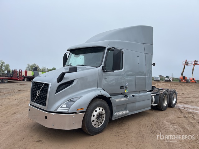 2020 Volvo VNR 6x4 T/A Sleeper Truck Tractor | Ritchie Bros. Auctioneers