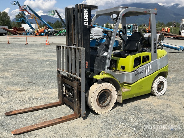 Clark C30L 5800 lb Pneumatic Tire Chariot Élévateur | Ritchie Bros ...