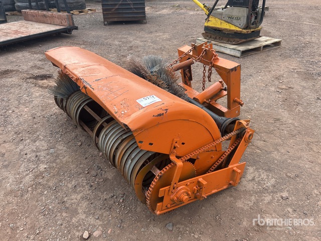 60 in 3-Point Broom Attachment | Ritchie Bros. Auctioneers