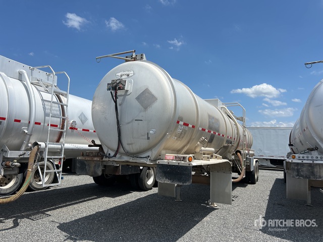 2011 Stephens MC407 8400 gal T/A Tanker Trailer | Ritchie Bros. Auctioneers
