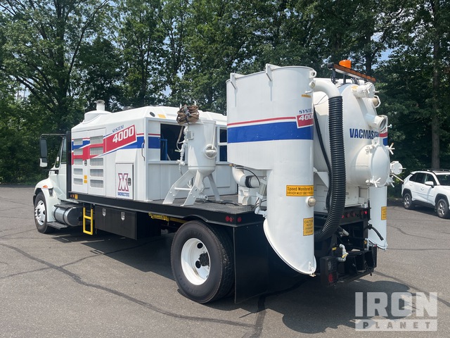 Vacmasters VND S4000 on 2016 International 4300 4x2 Vacuum Tanker Truck ...