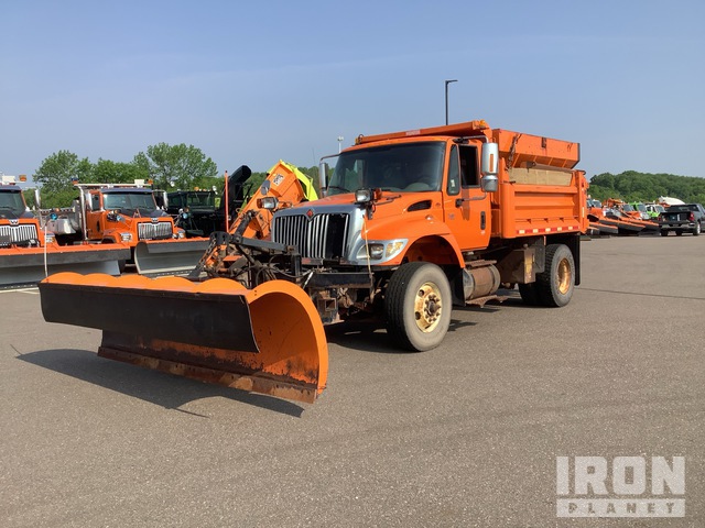 2002 International 7400 4x2 Snow Plow Truck in St. Michael, Minnesota ...