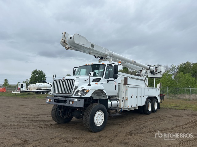 Altec AM900-E100 on 2012 International 7400 6x6 Bucket Truck | Ritchie Bros. Auctioneers