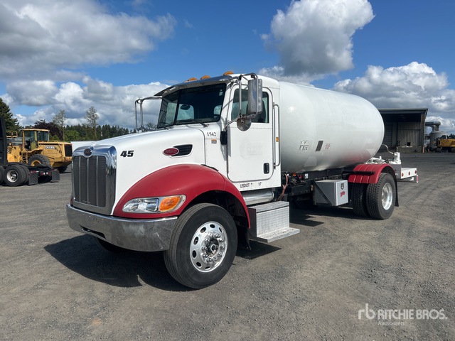 2005 Peterbilt 335 2800 gal 4x2 Propane Tanker Truck | Ritchie Bros ...