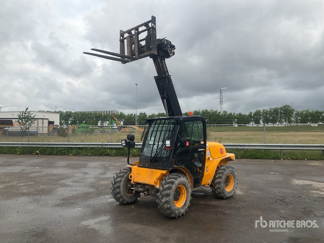 2017 JCB 520-40 Telehandler | Ritchie Bros. Auctioneers