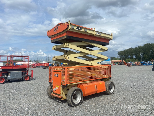 2015 JLG 3369LE Electric Scissor Lift | Ritchie Bros. Auctioneers