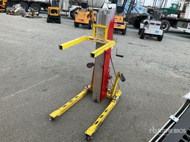 2019 Sumner 2400 Material Hoist | Ritchie Bros. Auctioneers