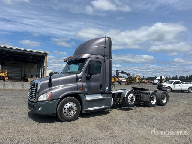 2017 Freightliner Cascadia 125 8x4 Tri/A Day Cab Truck Tractor ...