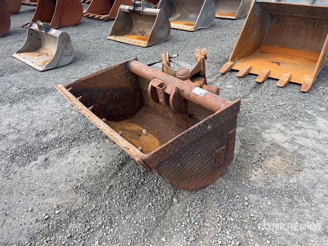 Wain-Roy 48 in Hydraulic Tilting Benna per escavatore - Fits John Deere 710 | Ritchie Bros ...