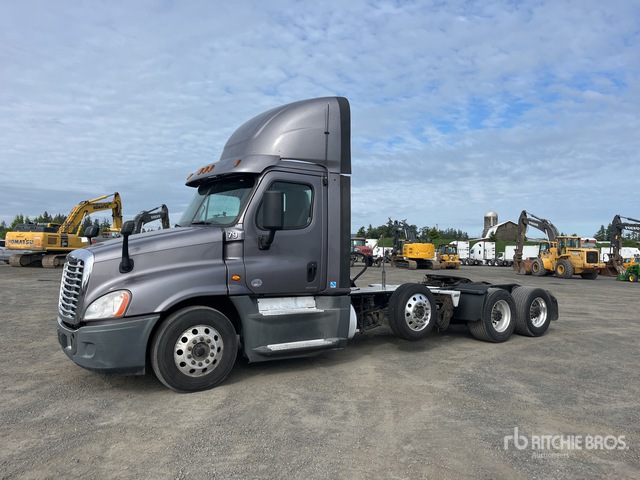 2018 Freightliner Cascadia 125 8x4 Tri/A Day Cab Truck Tractor ...