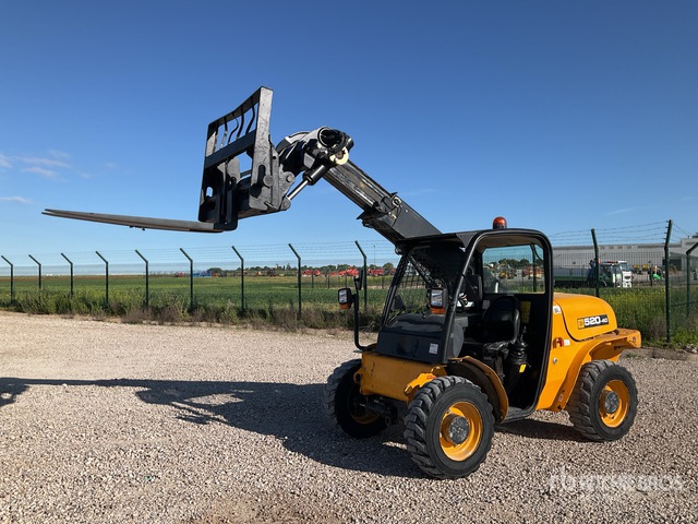 2017 JCB 520-40 Telehandler | Ritchie Bros. Auctioneers