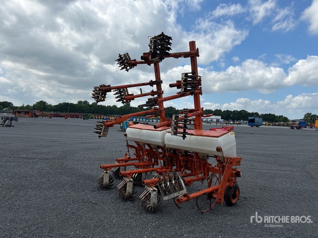 1997 Howard Rollcully Rod Weeder | Ritchie Bros. Auctioneers