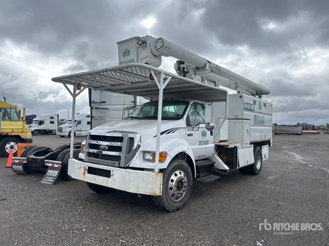 2004 Altec LRV55 55 ft on 2005 Ford F-750 XL 4x2 Forestry Bucket Truck | Ritchie Bros. Auctioneers