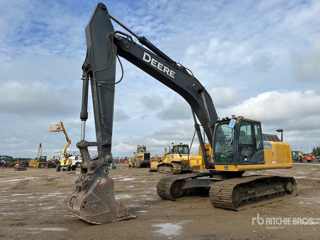 2013 John Deere 250G LC Tracked Excavator | Ritchie Bros. Auctioneers
