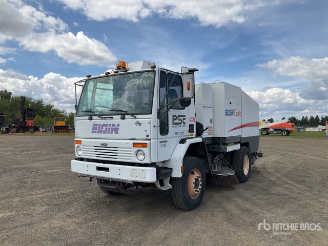 Elgin Eagle on 2002 Freightliner FLD112 Sweeper Truck | Ritchie Bros ...